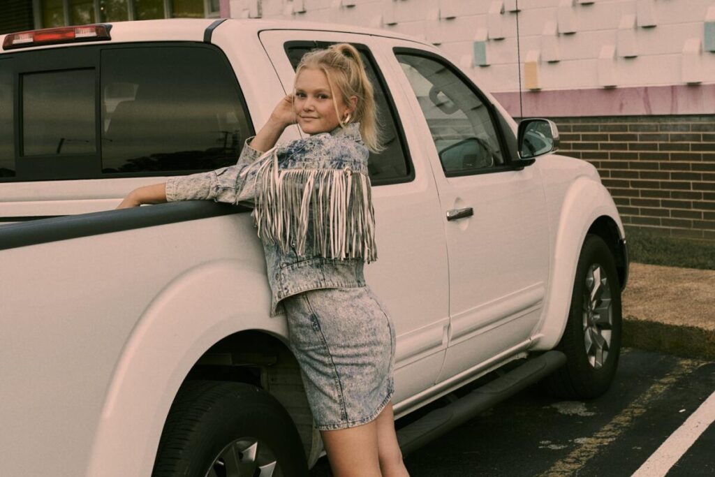 Home - Hailey Whitters
